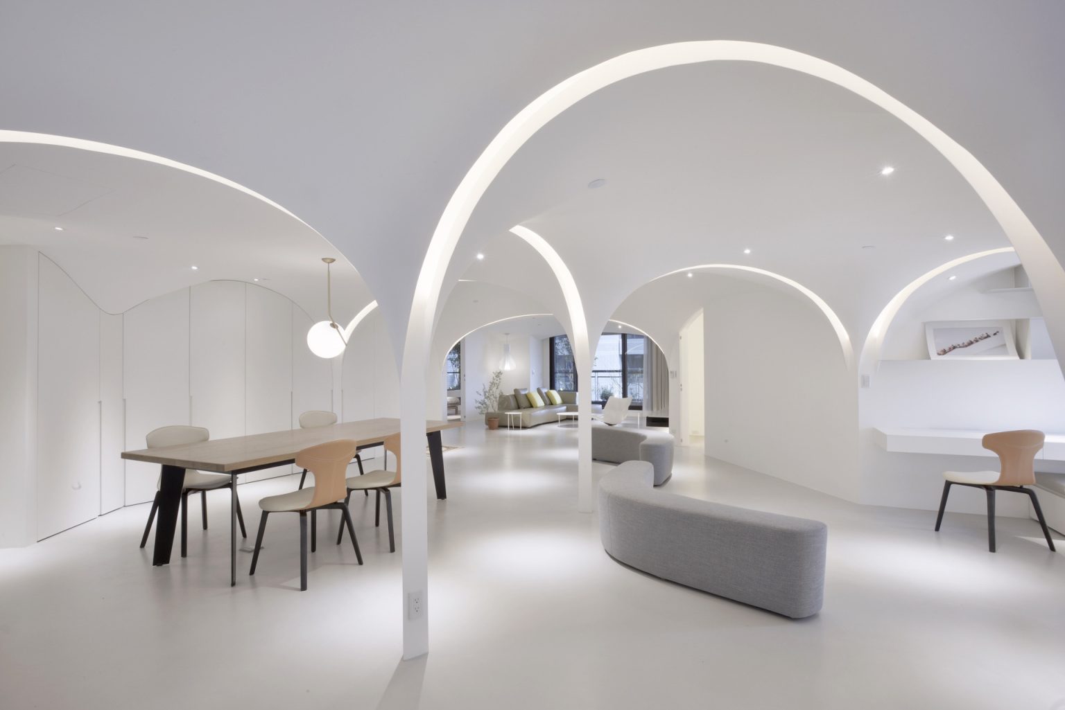 Step Into the Soothing White Home Where Arches, Curves and Sunlight ...