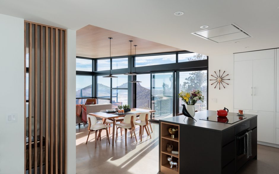 The Glass Box Living Room That Changes How You See the Mountains