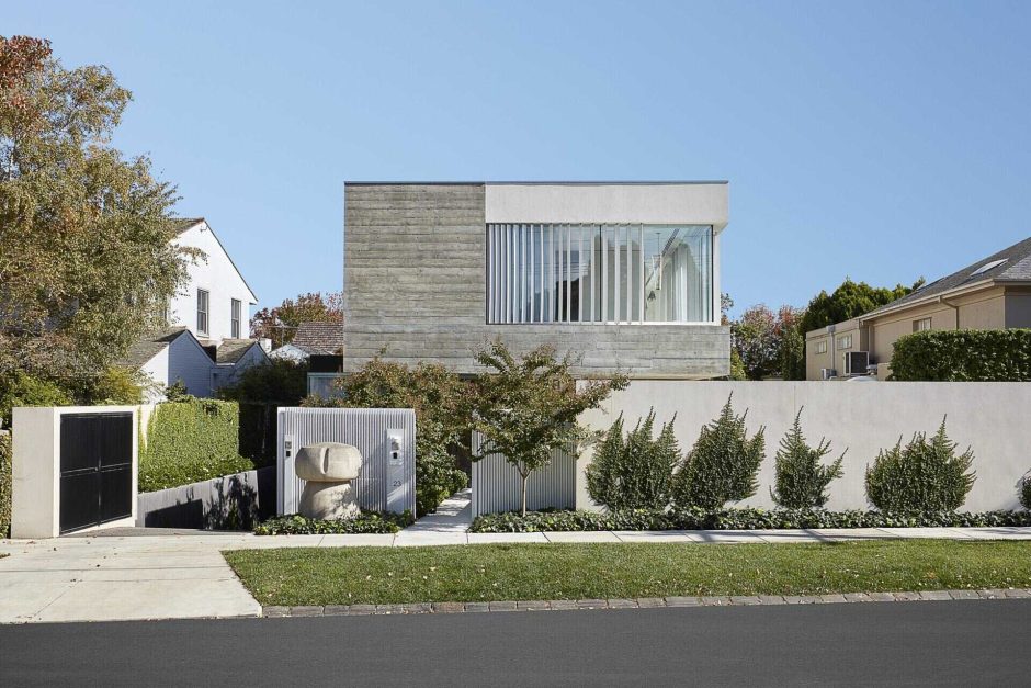 This Contemporary Home Was Designed to Feel Both Grand and Effortlessly ...