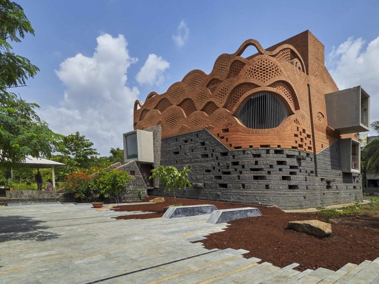Meet the Home That Uses Brickwork as Both Structure and Sculpture