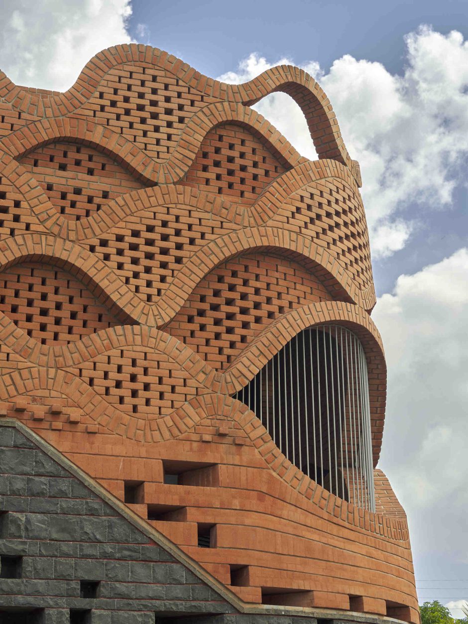 Meet the Home That Uses Brickwork as Both Structure and Sculpture