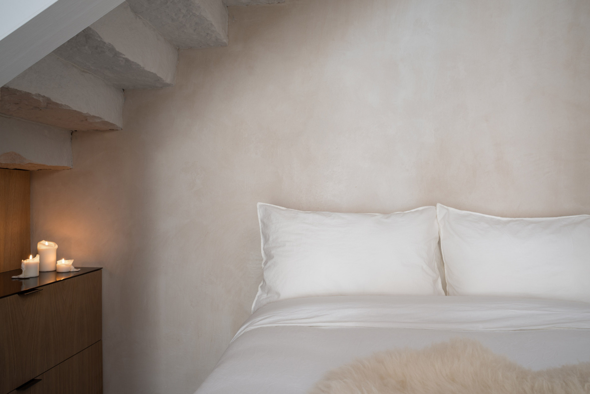 Taller de herrería del siglo XVIII transformado en estudio para dos ...