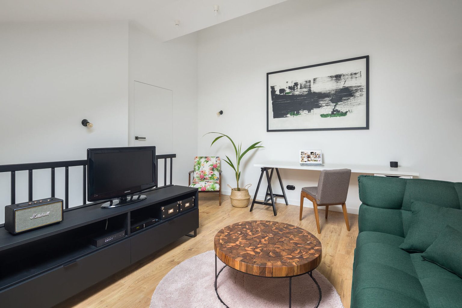 Inside a 559 Square Foot Apartment that Flips the Usual Layout and ...