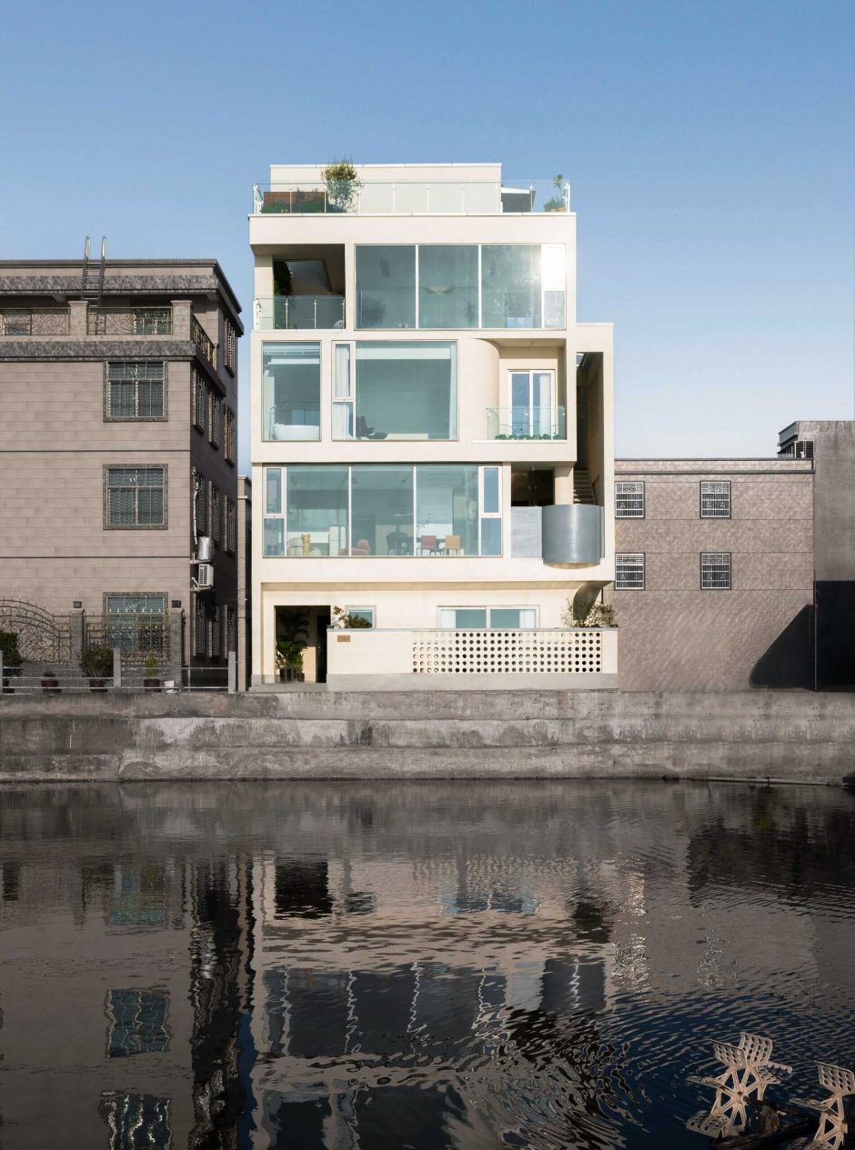 A Light-Filled Coastal Home Designed for Generations to Share